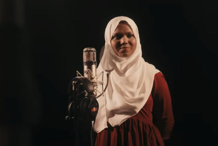 India’s Hijabi Teen Rapper Crushing Stereotypes From Mumbai Slum: Life ...